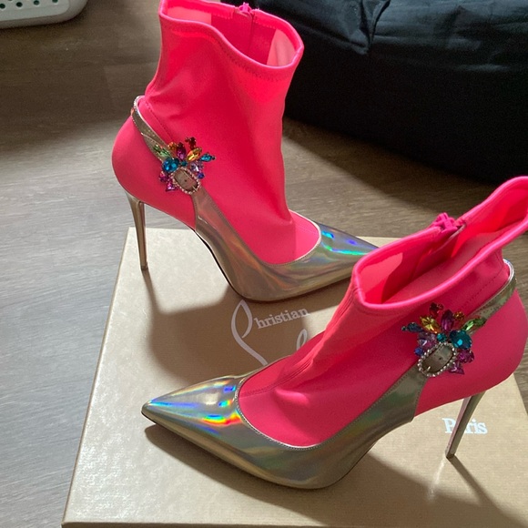 Christian Louboutin | Shoes | Preloved Authentic Red Bottoms Only Worn ...